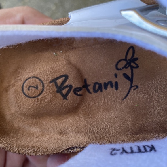 Betani | Shoes | New Girls Betani Sandals Kitty | Poshmark